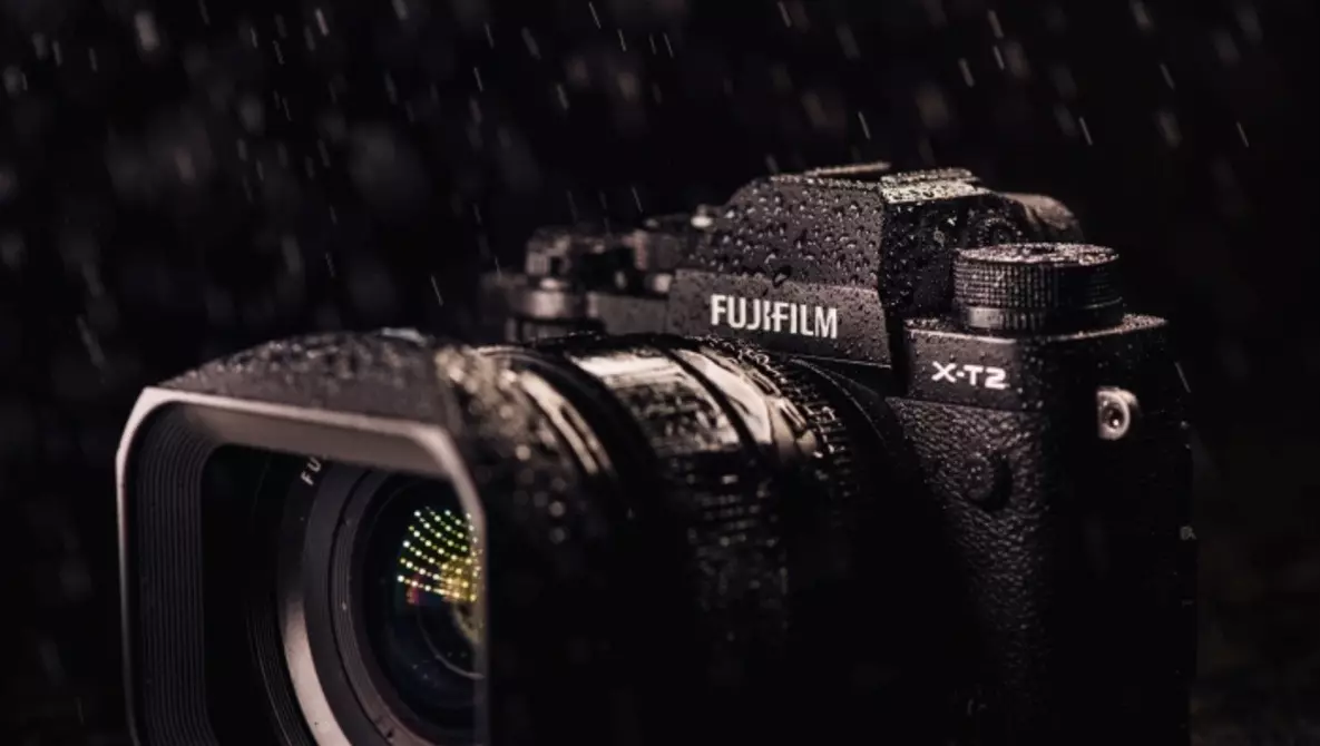 Fstoppers arvioi Fujifilm X-T2 peilittömän kameran