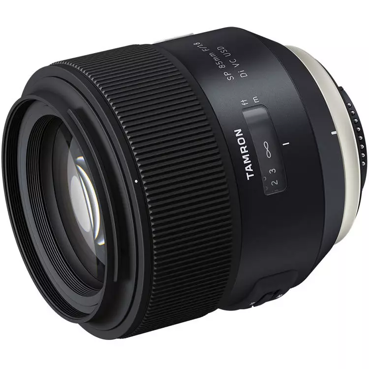 Fstoppers는 Tamron 85mm f/1.8 Di VC 렌즈를 검토합니다. 5457_2