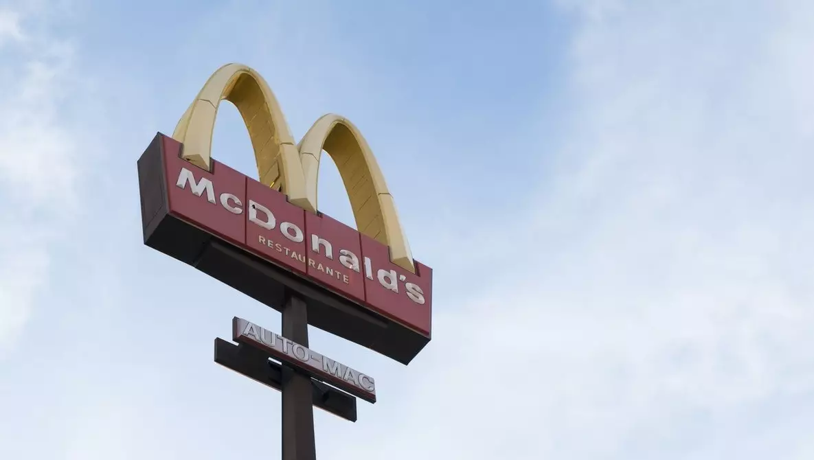 Πώς μια εργαζόμενη της McDonalds πήρε τελικά το Getty για να αφαιρέσει στοκ φωτογραφία της που τραβήχτηκε χωρίς άδεια, που χρησιμοποιείται σε αρνητικά άρθρα