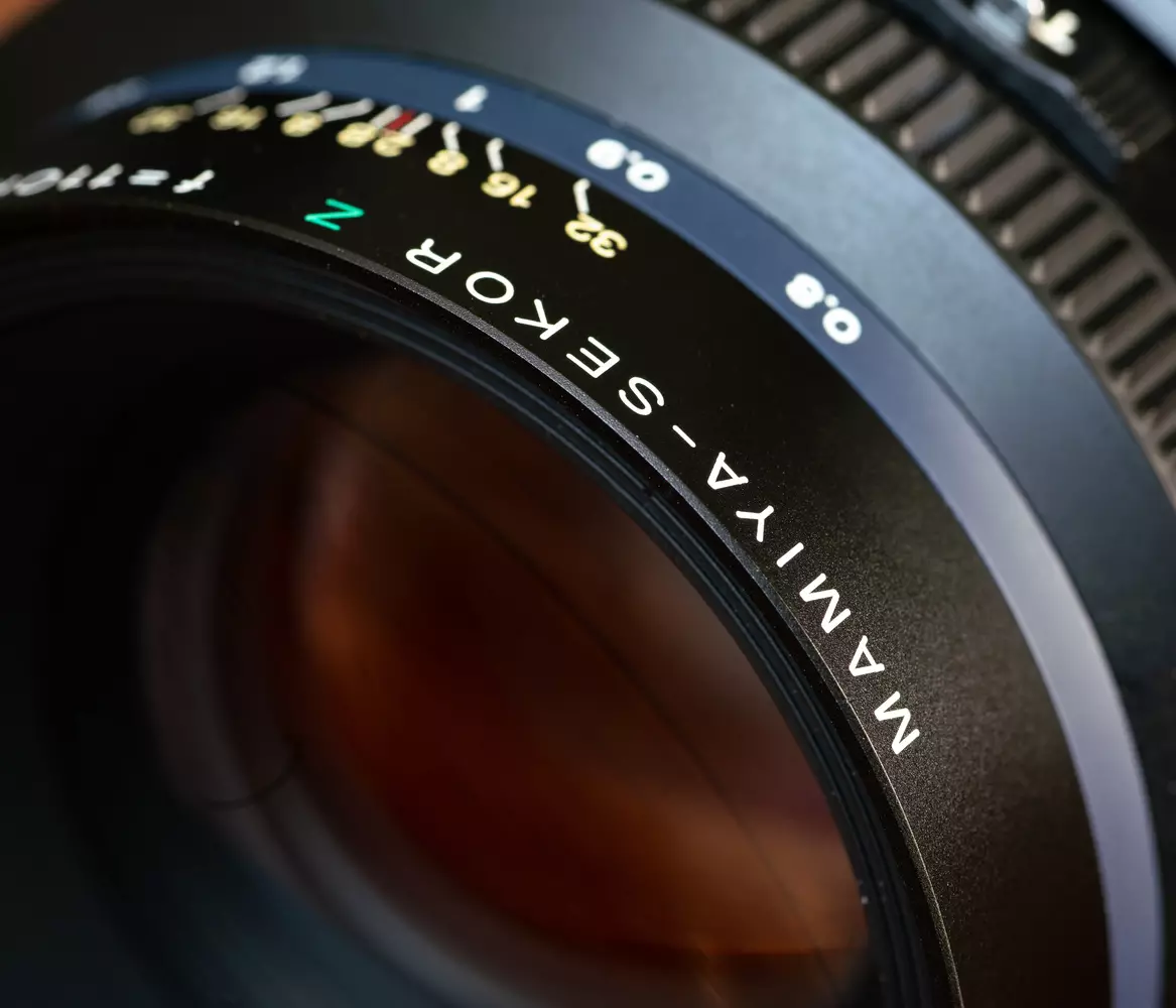 نقوم بمراجعة Mamiya RZ67: تنسيق متوسط ونمطية ووحدة رائعة 6067_6