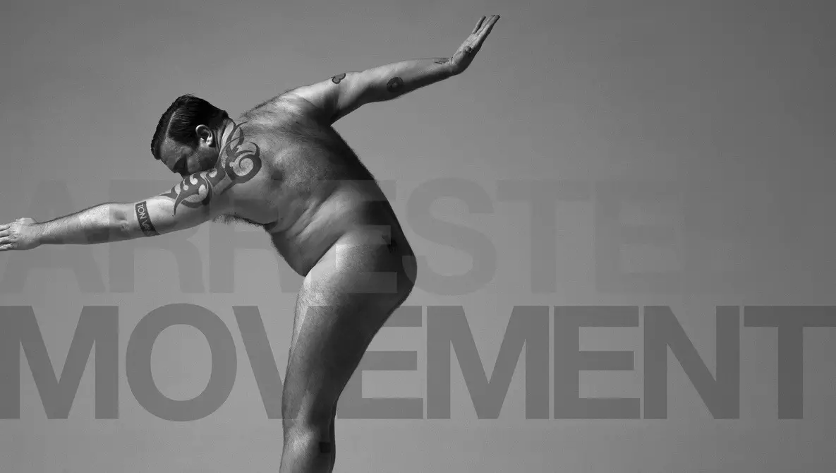 Dar un salto ao proxecto de espido masculino que promove a positividad corporal