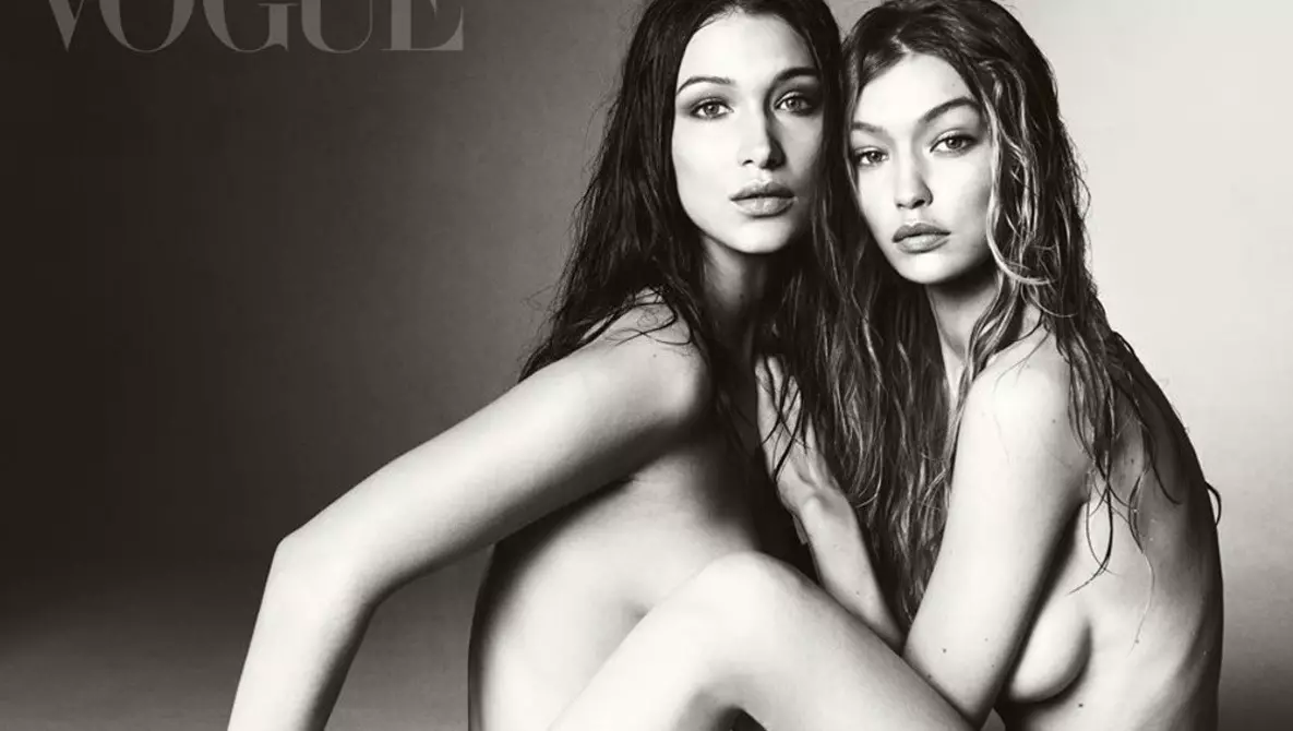 Vogue Under Fire cho tạo dáng gợi cảm cho chị em nhà Hadid khỏa thân hoàn toàn