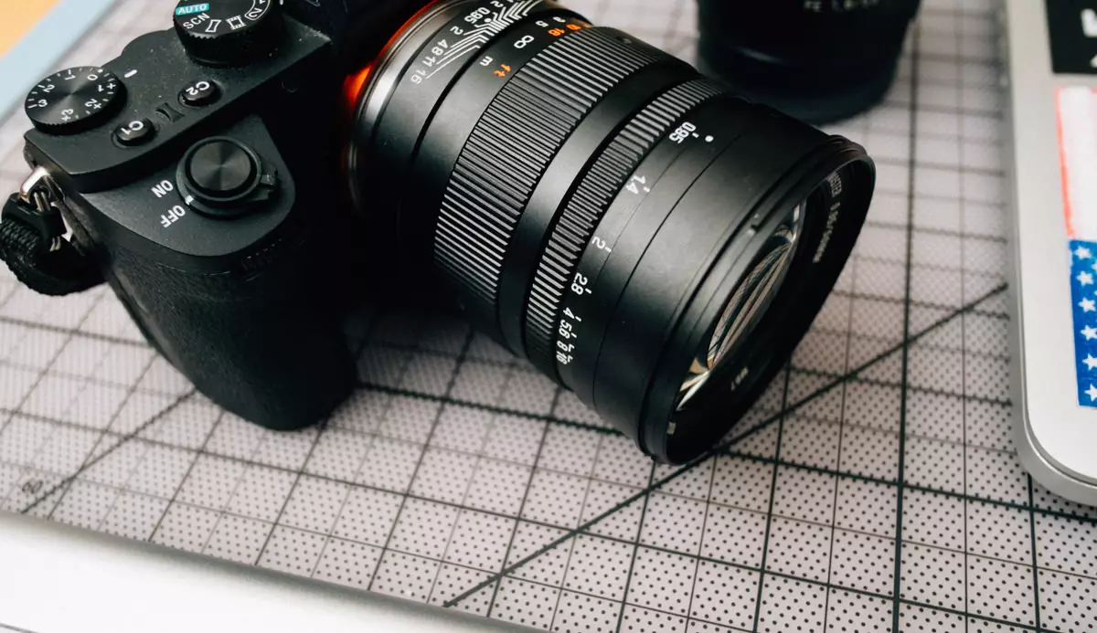 Зарурати суръат: Fstoppers Mitakon Zhongyi 50mm f/0.95 линзаро барои Sony FE баррасӣ мекунад 80351_6